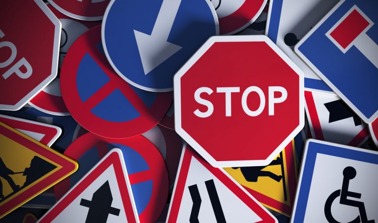 Qu'est-ce qu'une route à accès réglementé?