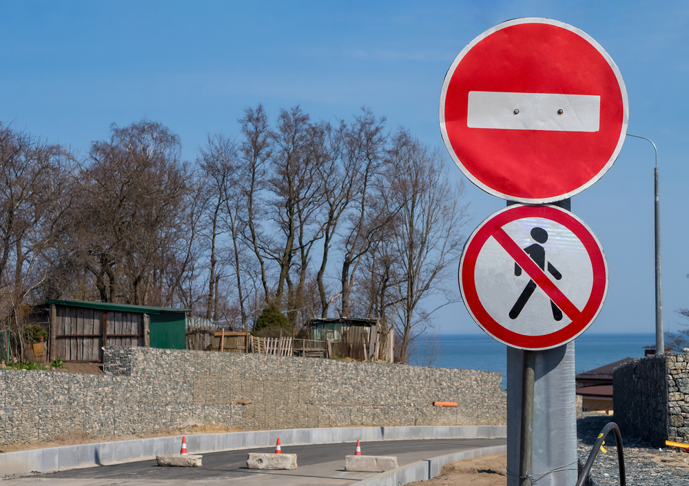 Qu'est-ce qu'une route à accès réglementé?